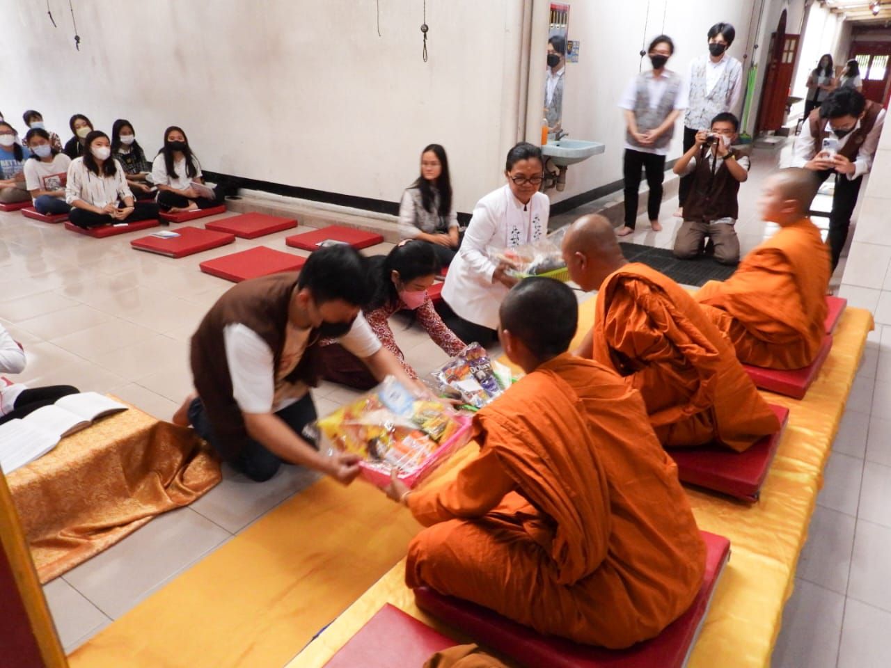 Perayaan Kathina di Wihara Buddha Prabha Yogyakarta | KBI - Keluarga ...